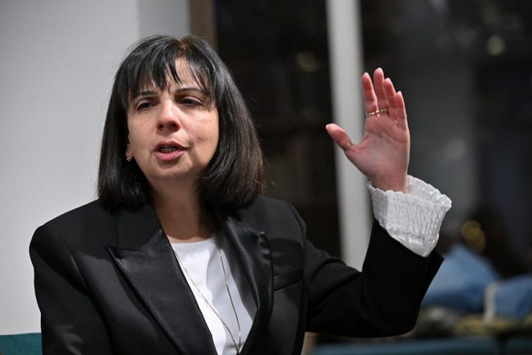 Շնորհավոր ծնունդդ՝ ամենայն հայոց երգի վեհափառ: Օրհնվի ծնունդդ՝ Կոմիտաս